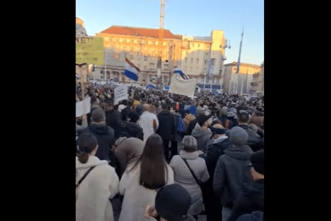 Demonstranti u Zagrebu pokušali da uđu u zgradu HRT-a, napadnuti novinari