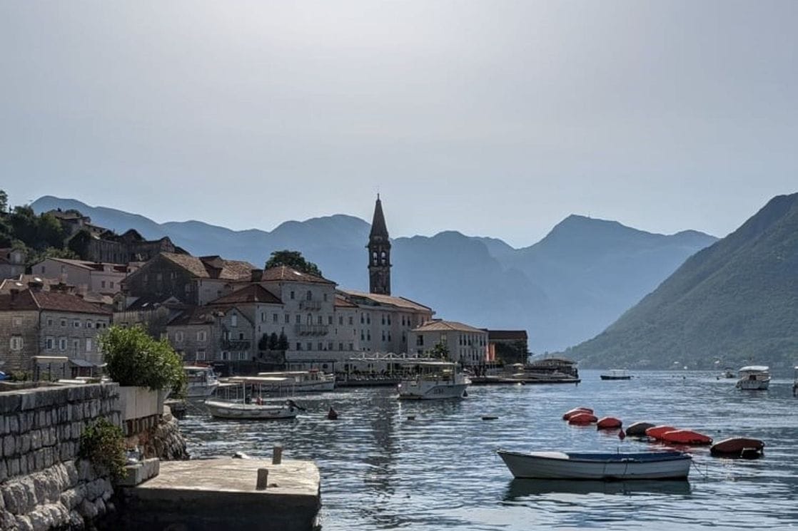 Bregović počeo legalno da izdaje vilu: Muzičar dobio rješenje o ...