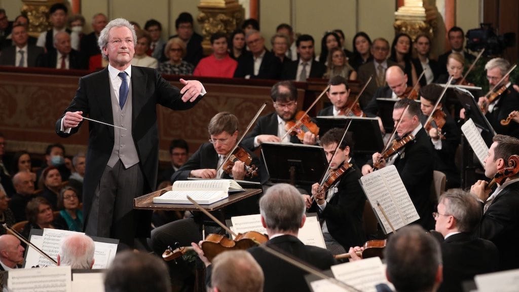 Treći put dirigovao Velzer-Mest: Održan veliki koncert Bečke filharmonije (FOTO)