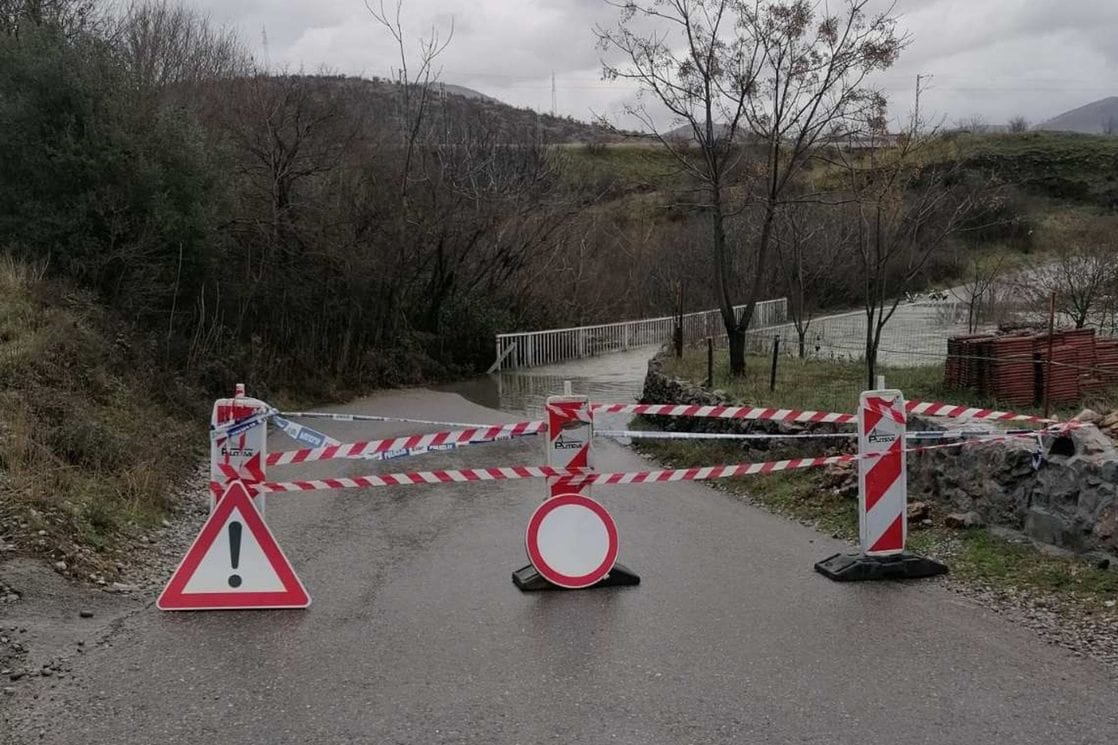 Podgorica: Zatvoreni za saobraćaj mostovi na rijekama Širaliji u ...