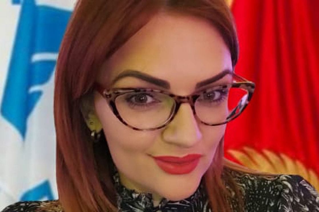 Ombudsman se ne oglašava: Internetom kruži snimak dječaka koji puca iz ... Ombudsman se ne oglašava: Internetom kruži snimak dječaka koji puca iz ...