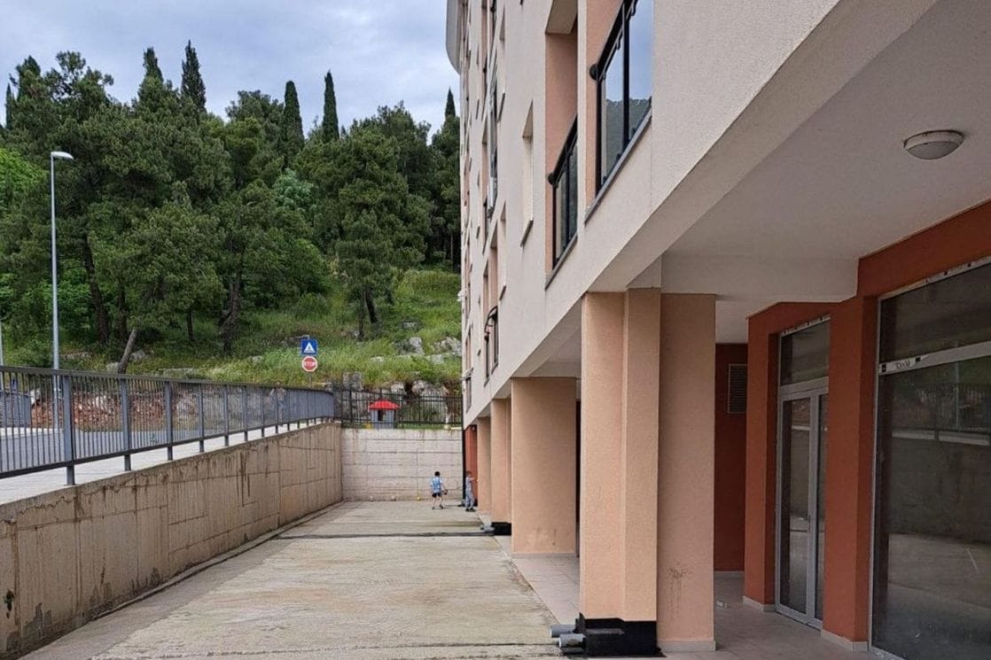 Roditelji protiv odluke da se đaci iz OŠ Oktoih sele u prostor pod ...