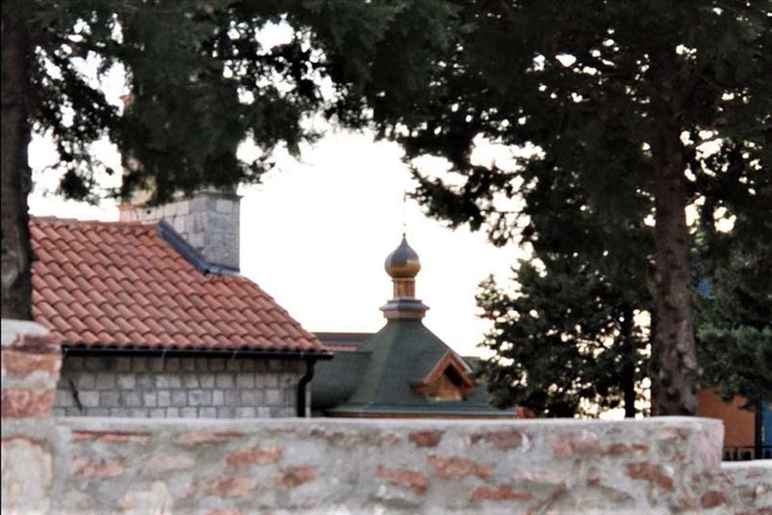 Izmijenjena tradicionalna graditeljska arhitektura: Manastir Rustovo