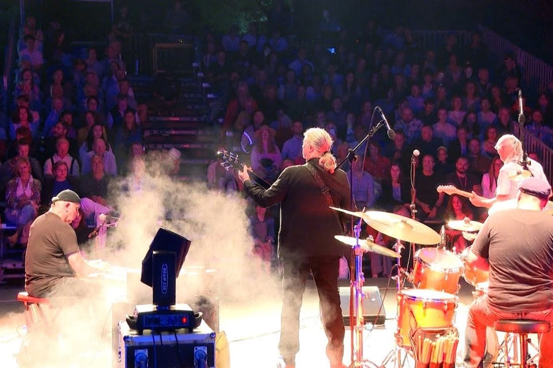 Legendarna makednonska grupa “Leb i sol” oduševila budvansku publiku