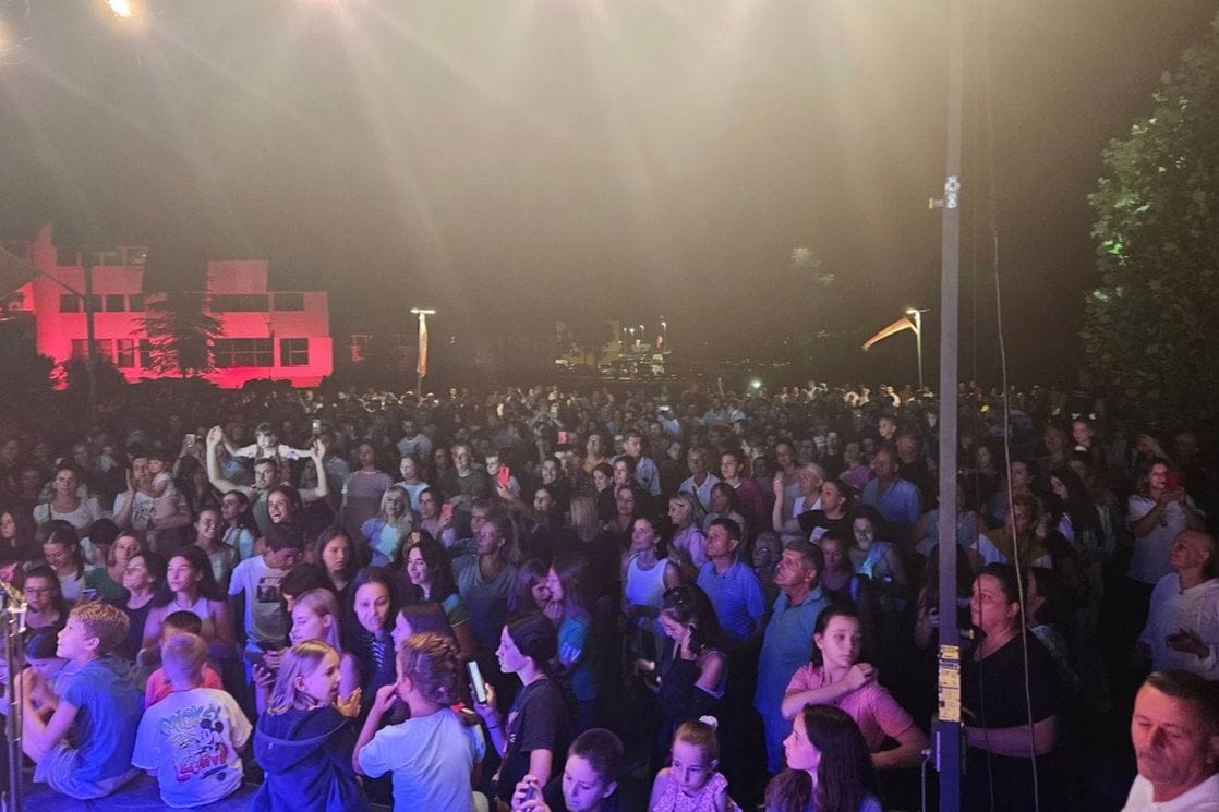 Pogledajte kako je u Šavniku: Nastupa Hari Mata Hari, a pivo je ...