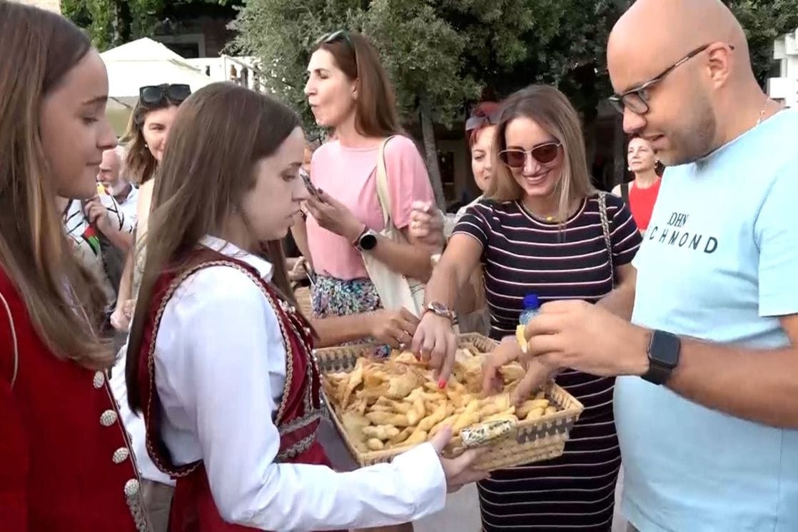 Prva Petrovačka lignjada: Podijeljeno više od 400 kilograma prženih liganja