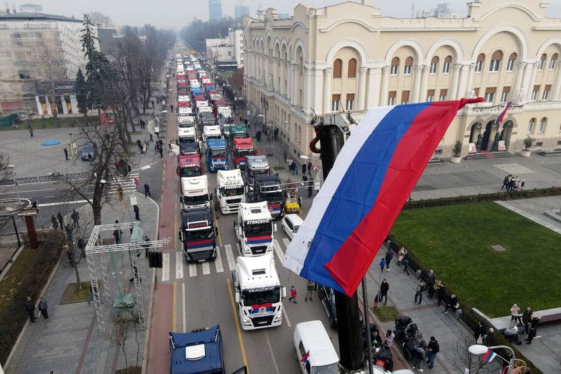 (VIDEO) Defile kamiona okićenih badnjacima u Banjaluci, za volan sjeo i ...