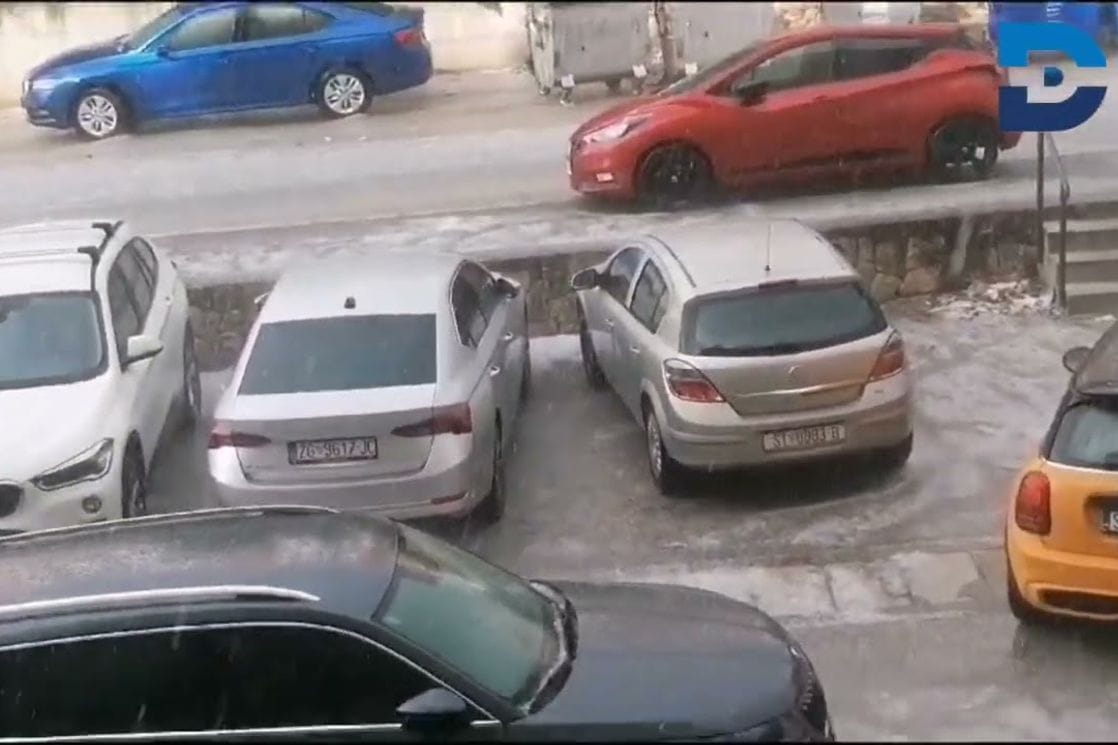 (VIDEO) Nevrijeme pogodilo Dalmaciju: Na moru pijavice, grad izazvao ...