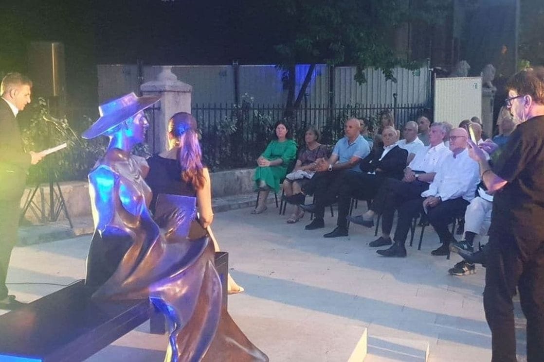 Za unapređenje i promovisanje stvaralaštva na Cetinju nagrađeni ...