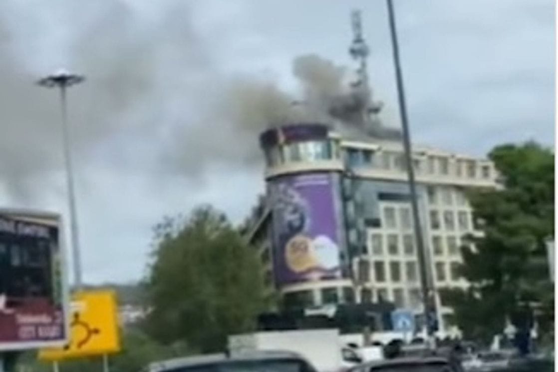 (VIDEO) Požar u Podgorici: Gori zgrada na Bulevaru Džordža Vašingtona