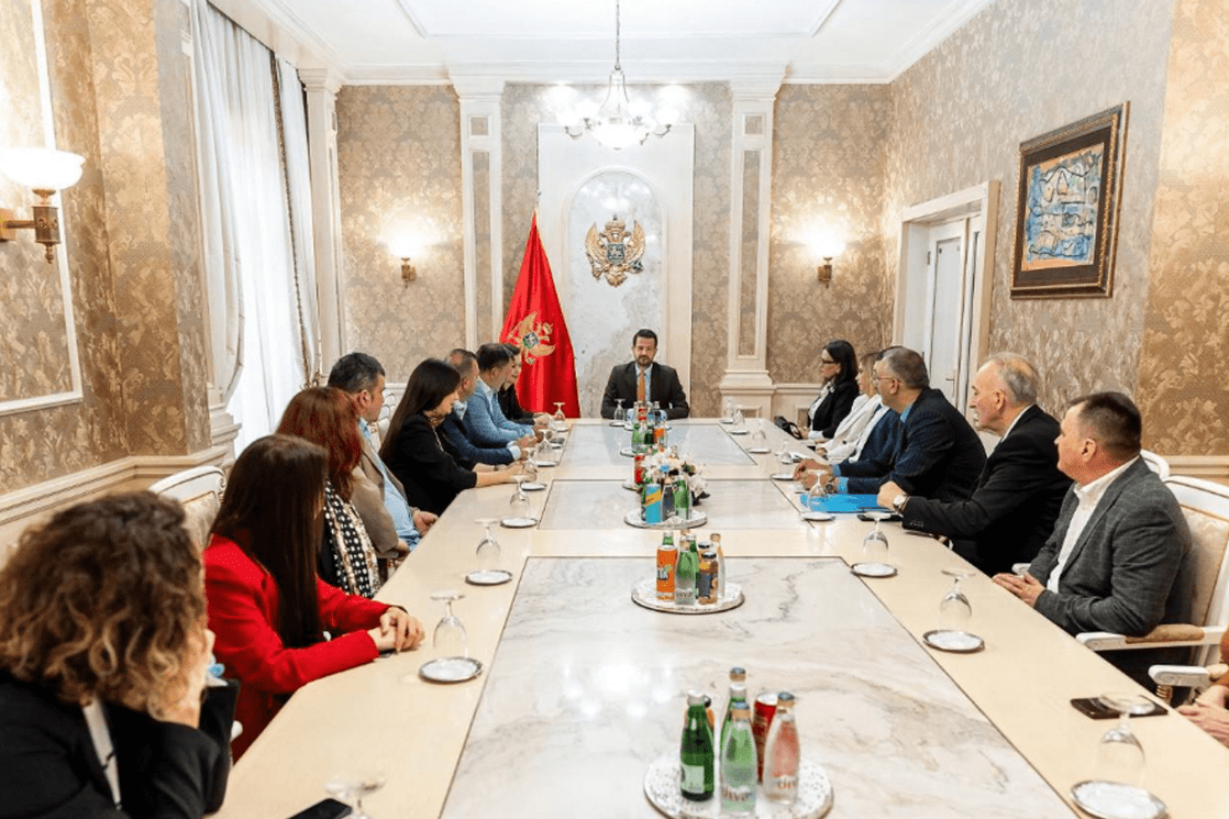 Milatović sa predstavnicima lokalnih javnih emitera: Neophodne hitne ...