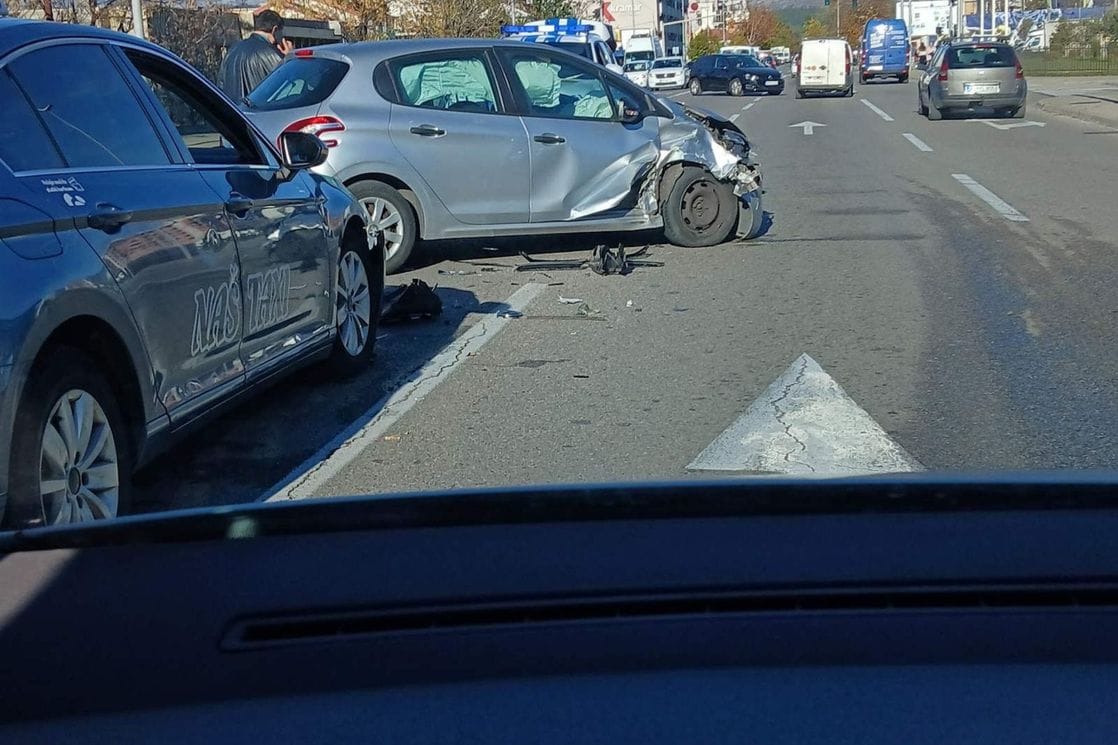 Udes na Zabjelu: Sudar dva vozila