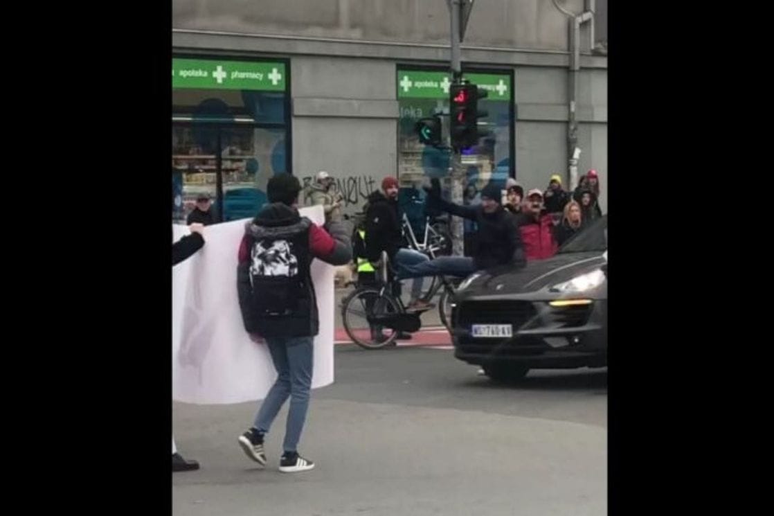 (VIDEO) Incident u Novom Sadu: Automobilom udario učesnika blokade