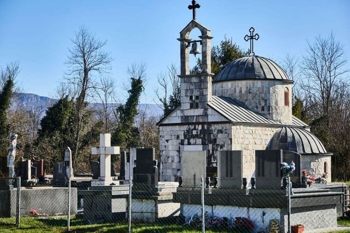 SPC prvo otela groblje, a sada odlučuje i ko može da se sahrani